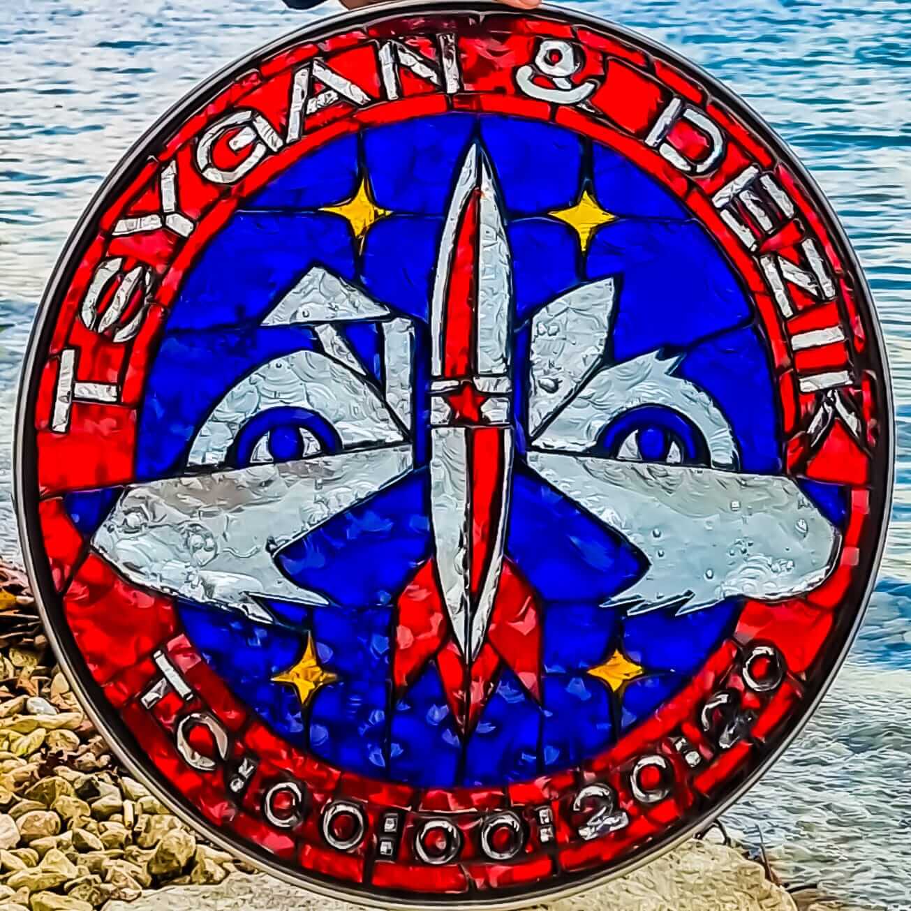 Vitrail pour société en dalle de verre - Logo mis en lumière
